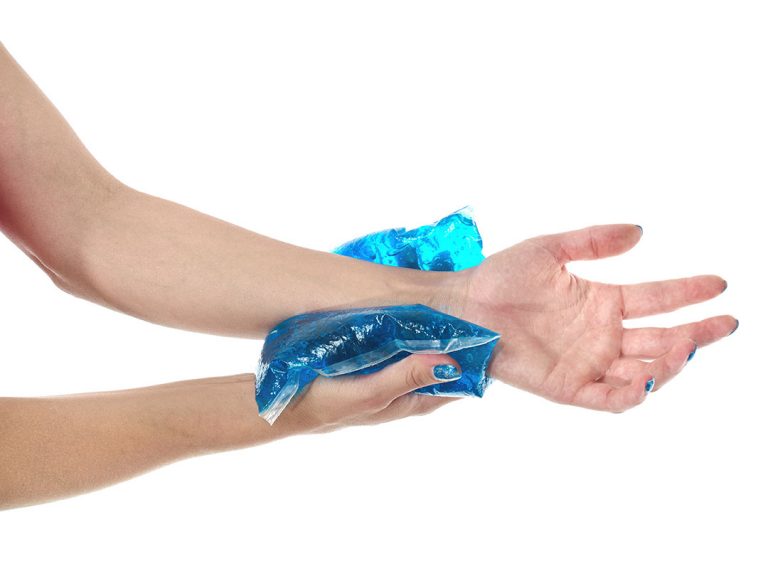 Snapping wrist - Snapping ECU tendons | Dr Geier